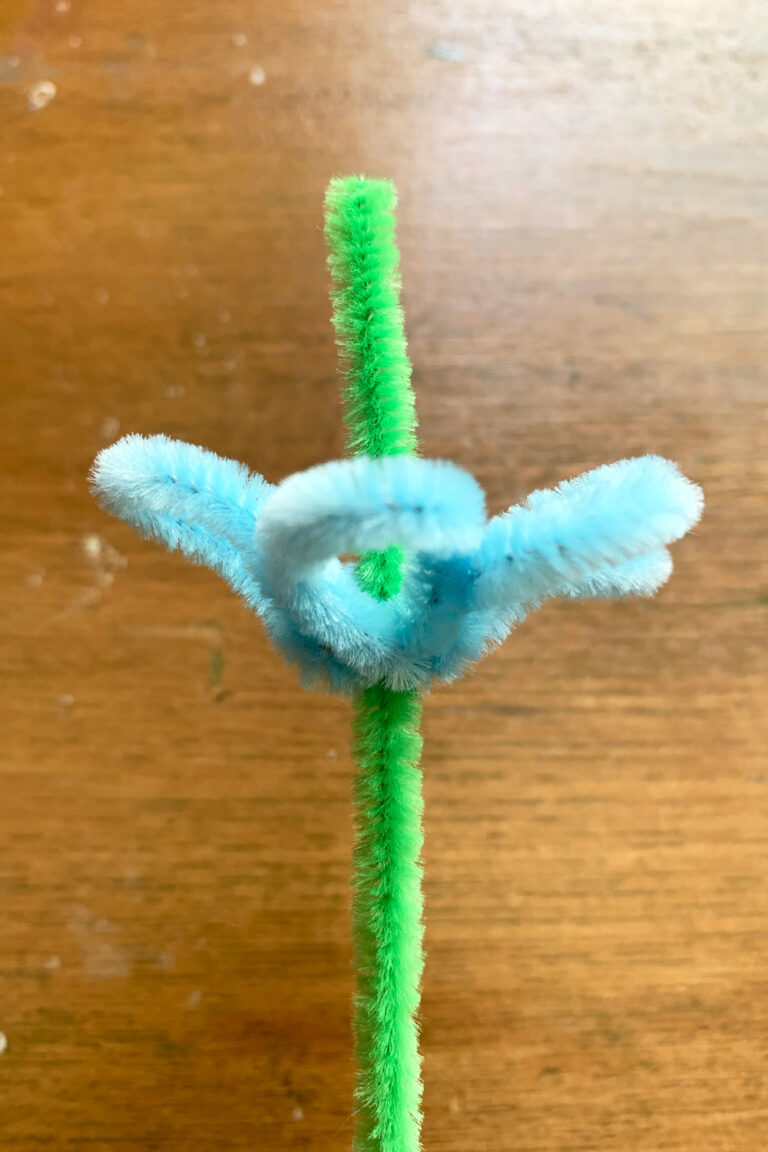 DIY Bluebonnet Pipe Cleaner Flowers